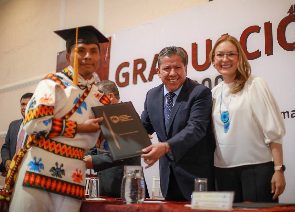 Encabeza Gobernador David Monreal ceremonia de graduación en el ITSZ Sur